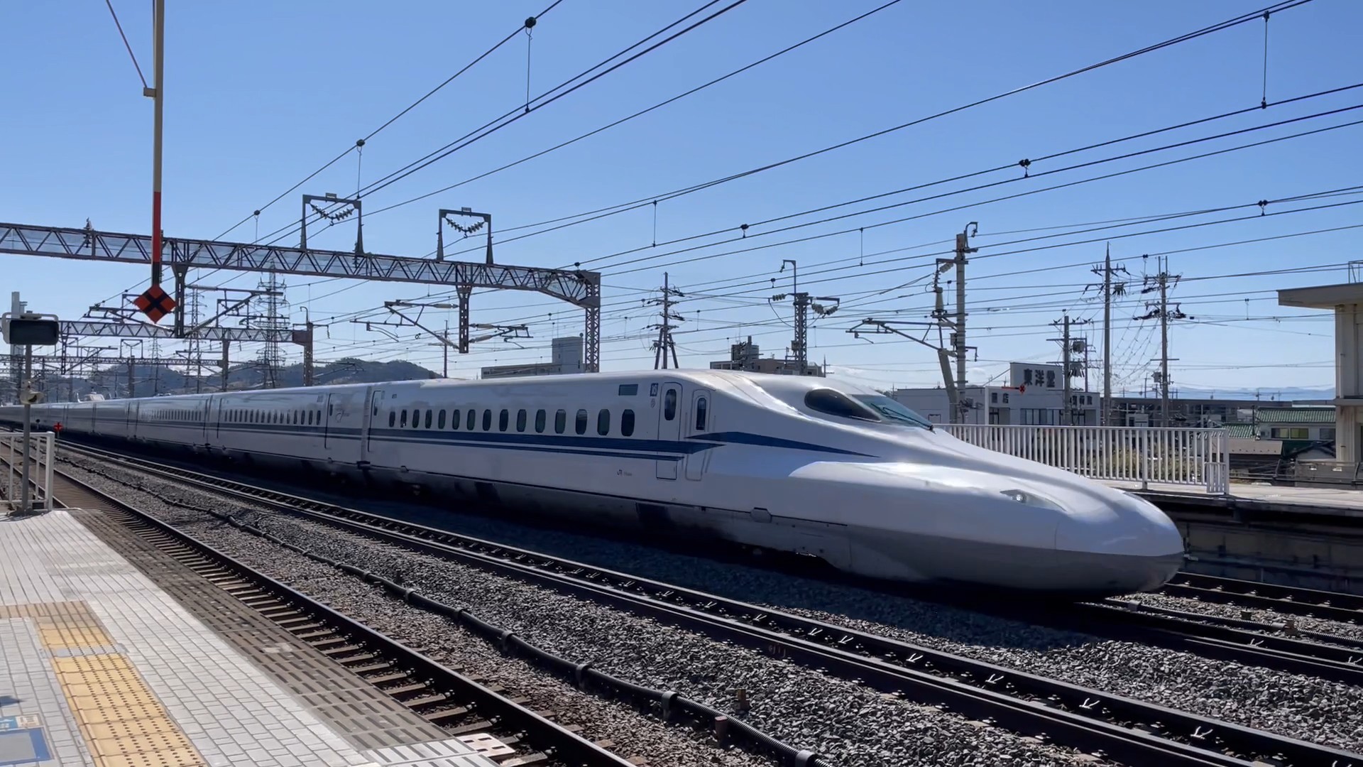 新幹線車両N700S及び在来線特急車両HC85系が追加投入されるわけ。 - （続）私を鉄道（ぽっぽ）で連れてって。